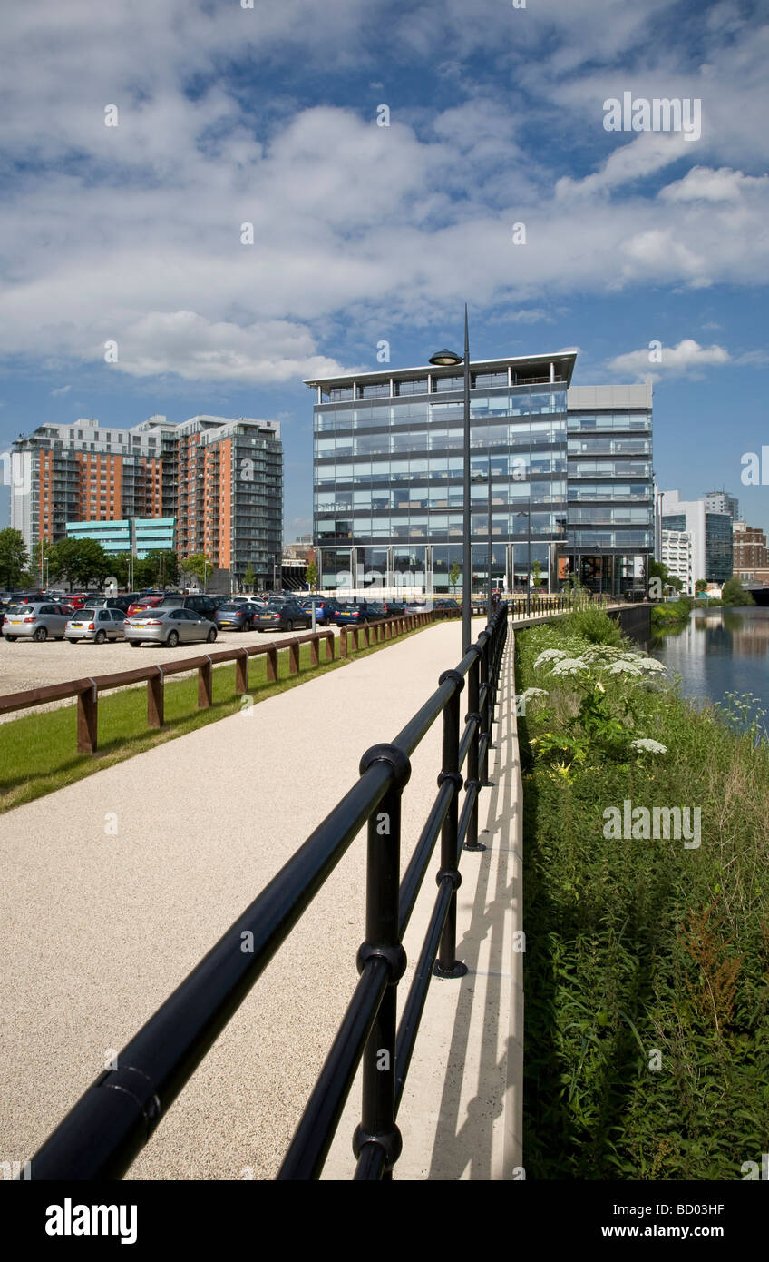 Path along the edge of Leeds Waterfront Stock Photo - Alamy