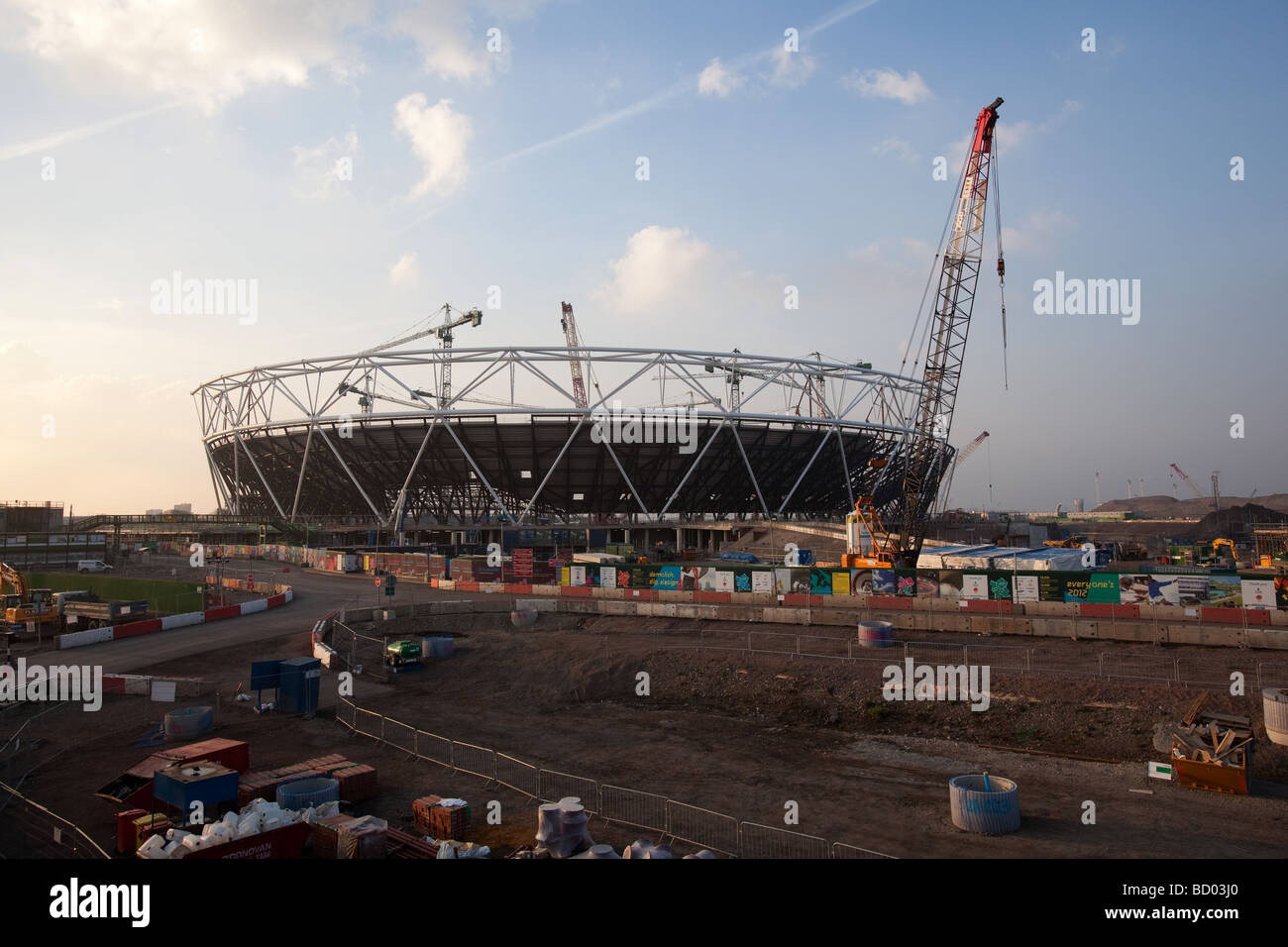 Olympic stadium construction london hi-res stock photography and images ...