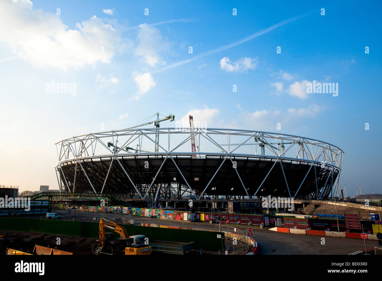 London olympic stadium building hi-res stock photography and images - Alamy