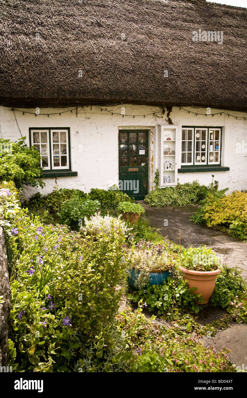 Irish Cottage Garden Stock Photos & Irish Cottage Garden Stock Images ...