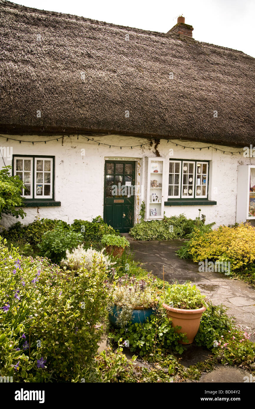Ireland thatched cottage hi-res stock photography and images - Alamy