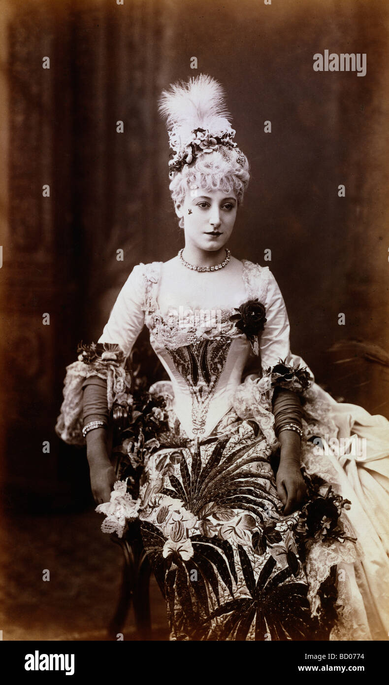 Actresses victorian hi-res stock photography and images - Alamy