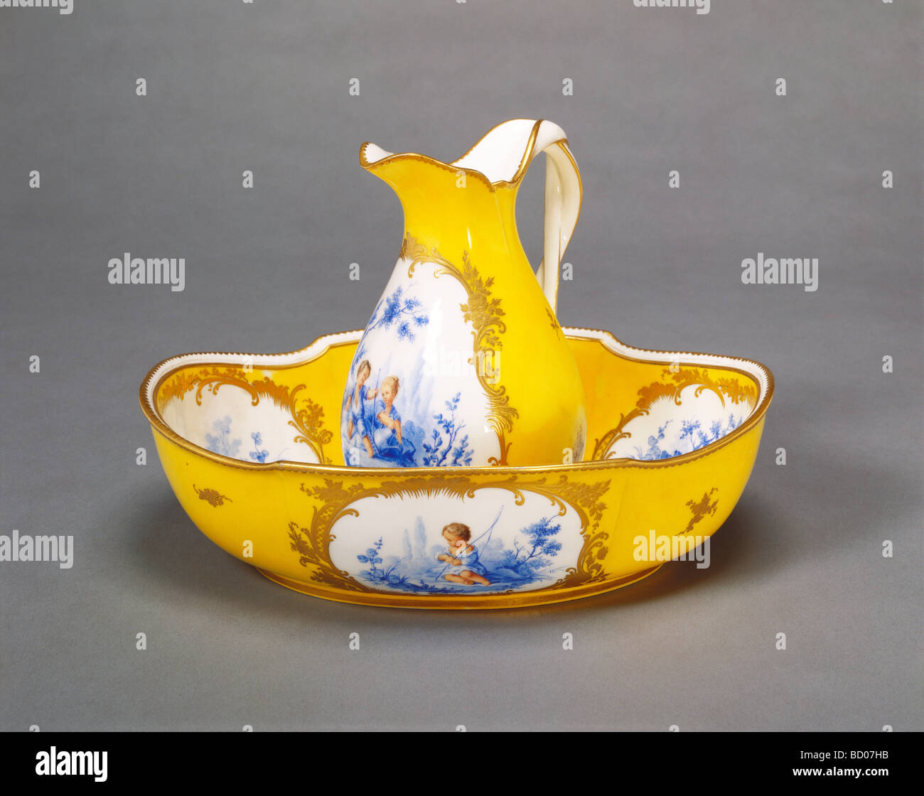 Ewer hi-res stock photography and images - Alamy
