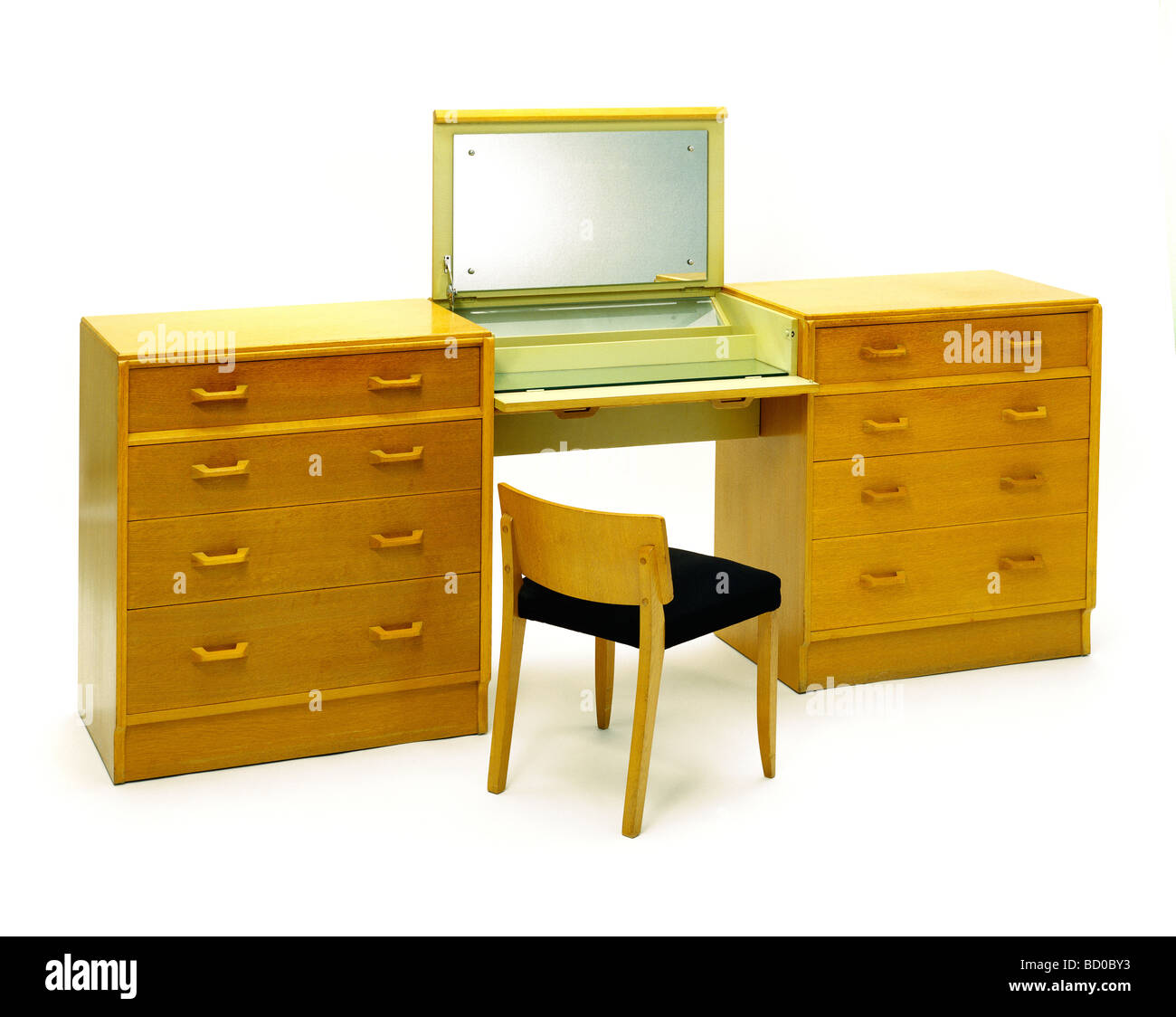 White wood dressing table hi-res stock photography and images - Alamy