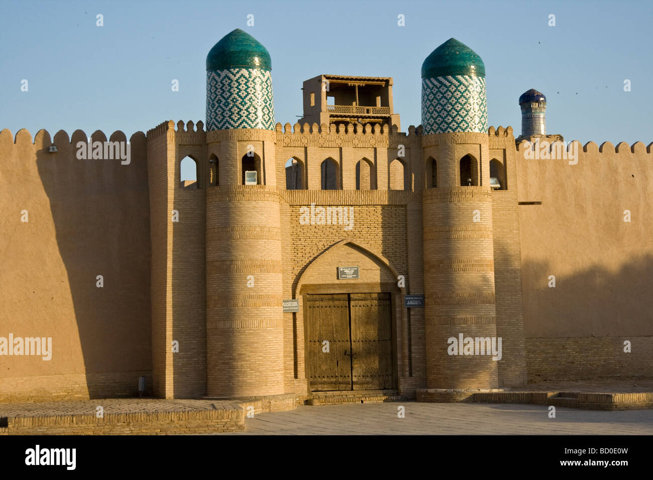 Front gates hi-res stock photography and images - Alamy
