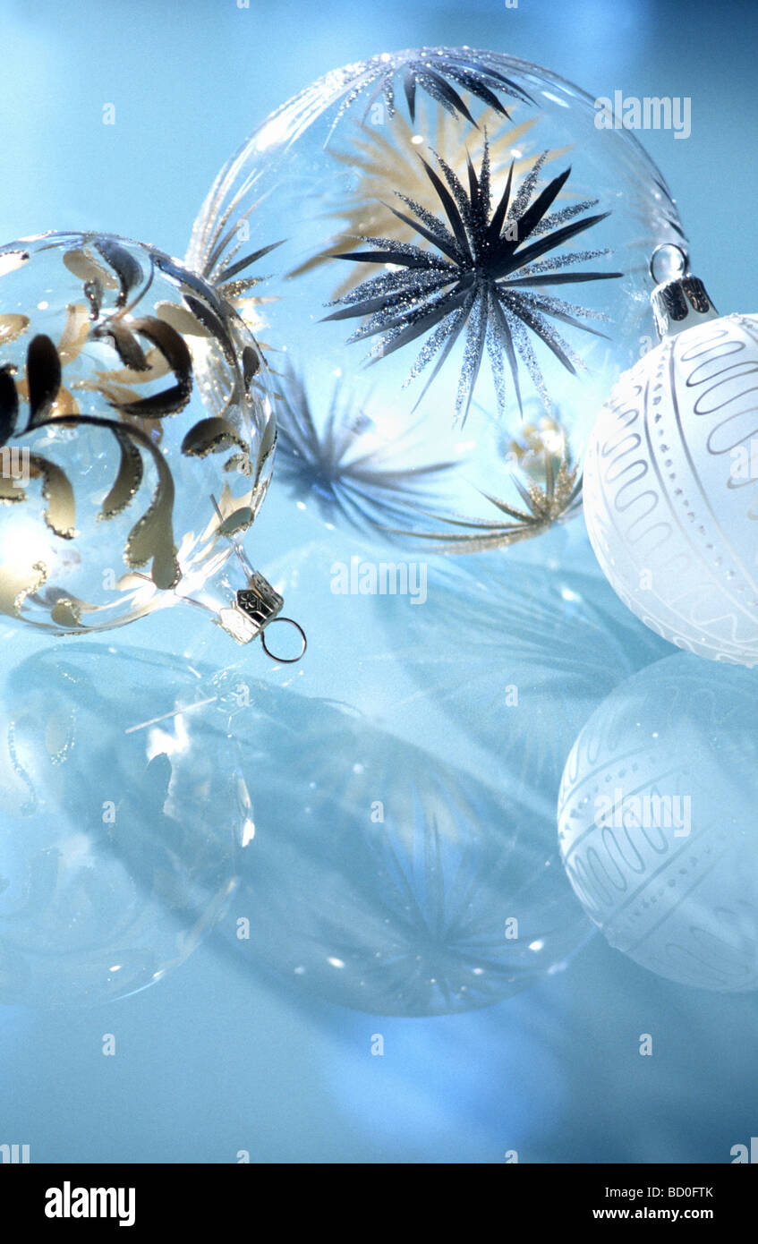 Glass christmas ornaments hi-res stock photography and images - Alamy