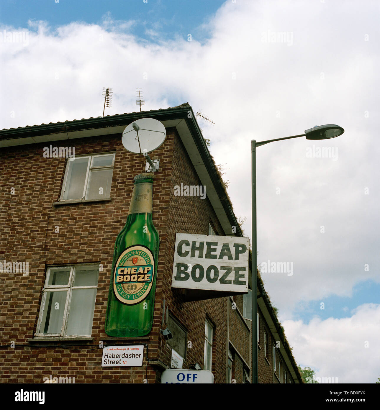 Booze off license hi-res stock photography and images - Alamy