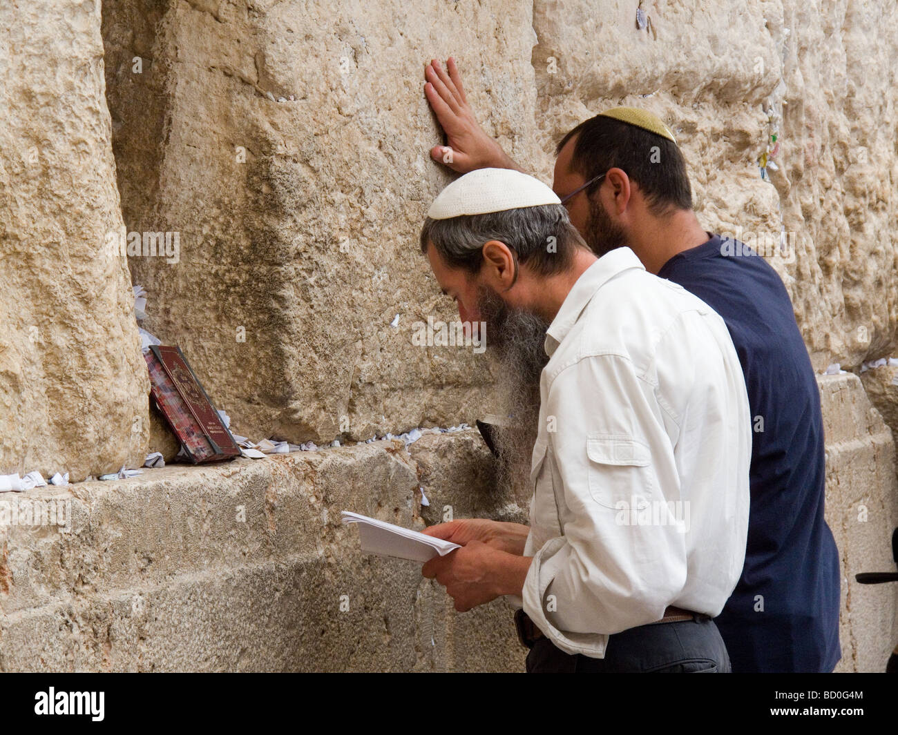 Tisha Be'Av at the Wailing Wall in Jerusalem Stock Photo - Alamy