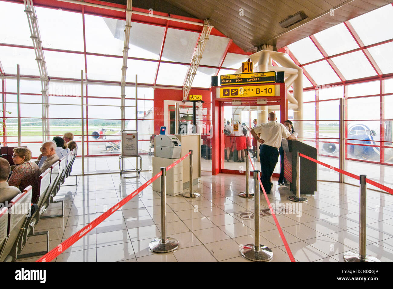 Plane airport cuba hi-res stock photography and images - Alamy