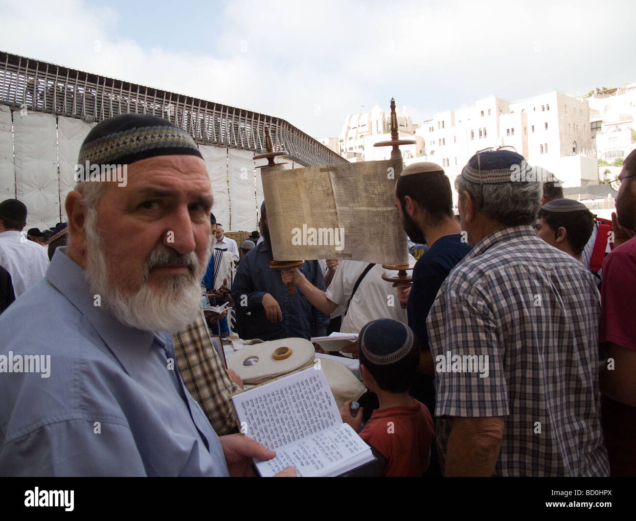 Tisha Be'Av at the Wailing Wall in Jerusalem Stock Photo - Alamy