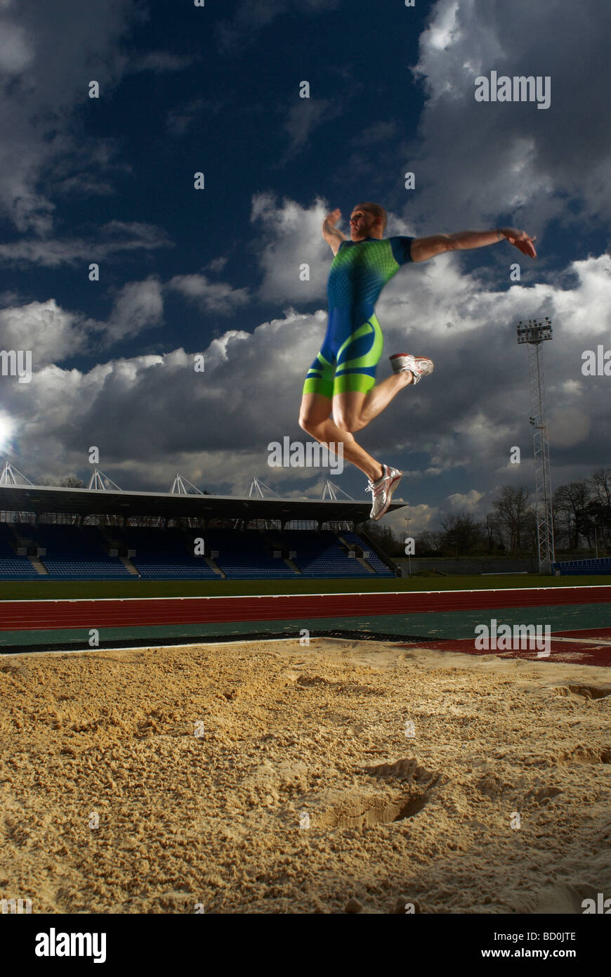 Mid flying hi-res stock photography and images - Alamy