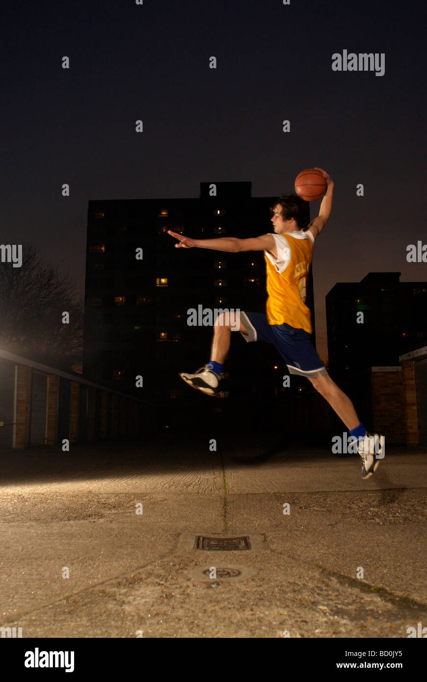 basketball player jumping Stock Photo - Alamy