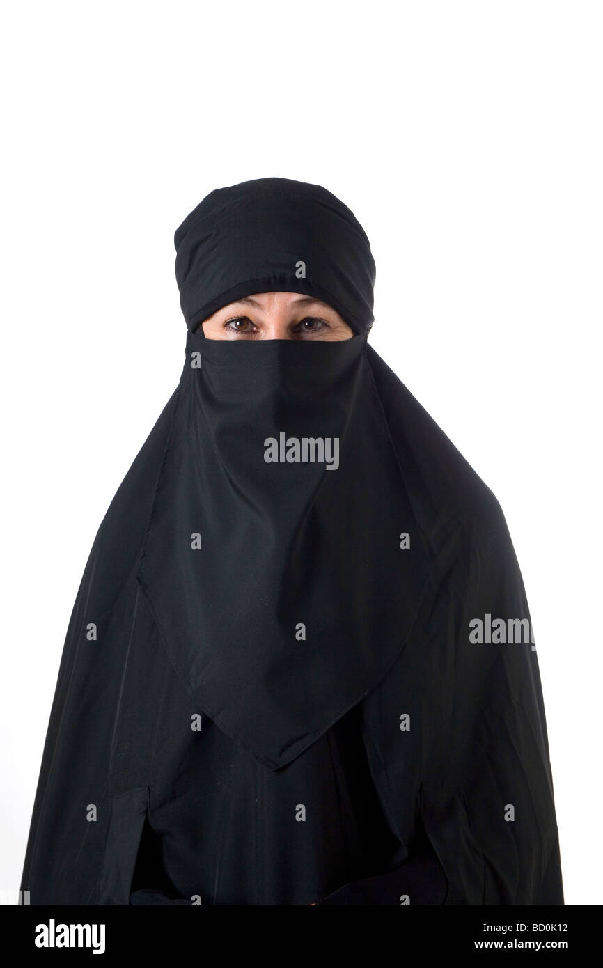 Islamic muslim woman wearing burqa hi-res stock photography and images ...