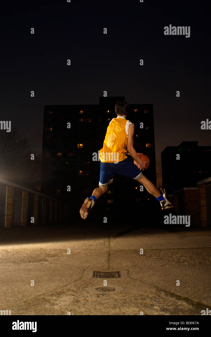 basketball player jumping Stock Photo - Alamy