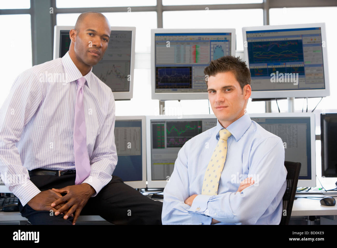 Stock exchange screens hi-res stock photography and images - Alamy