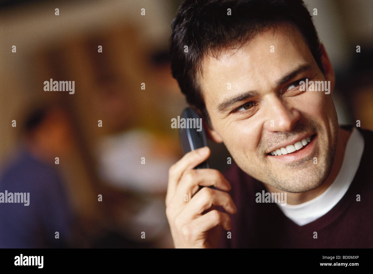 Man using cell phone, smiling Stock Photo - Alamy