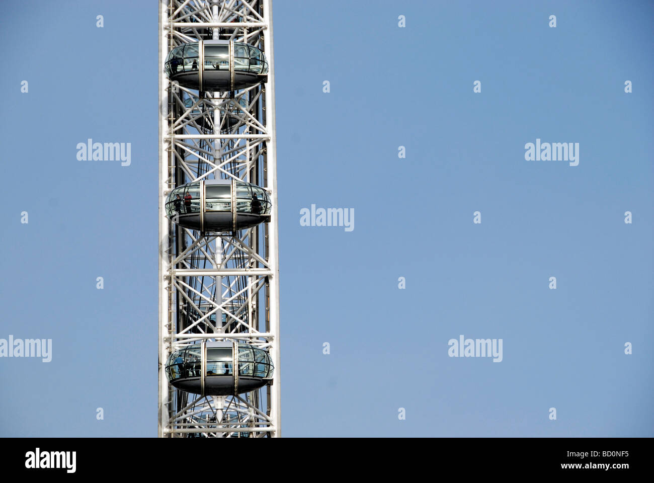 London blue sky observation wheel pod pods hi-res stock photography and ...