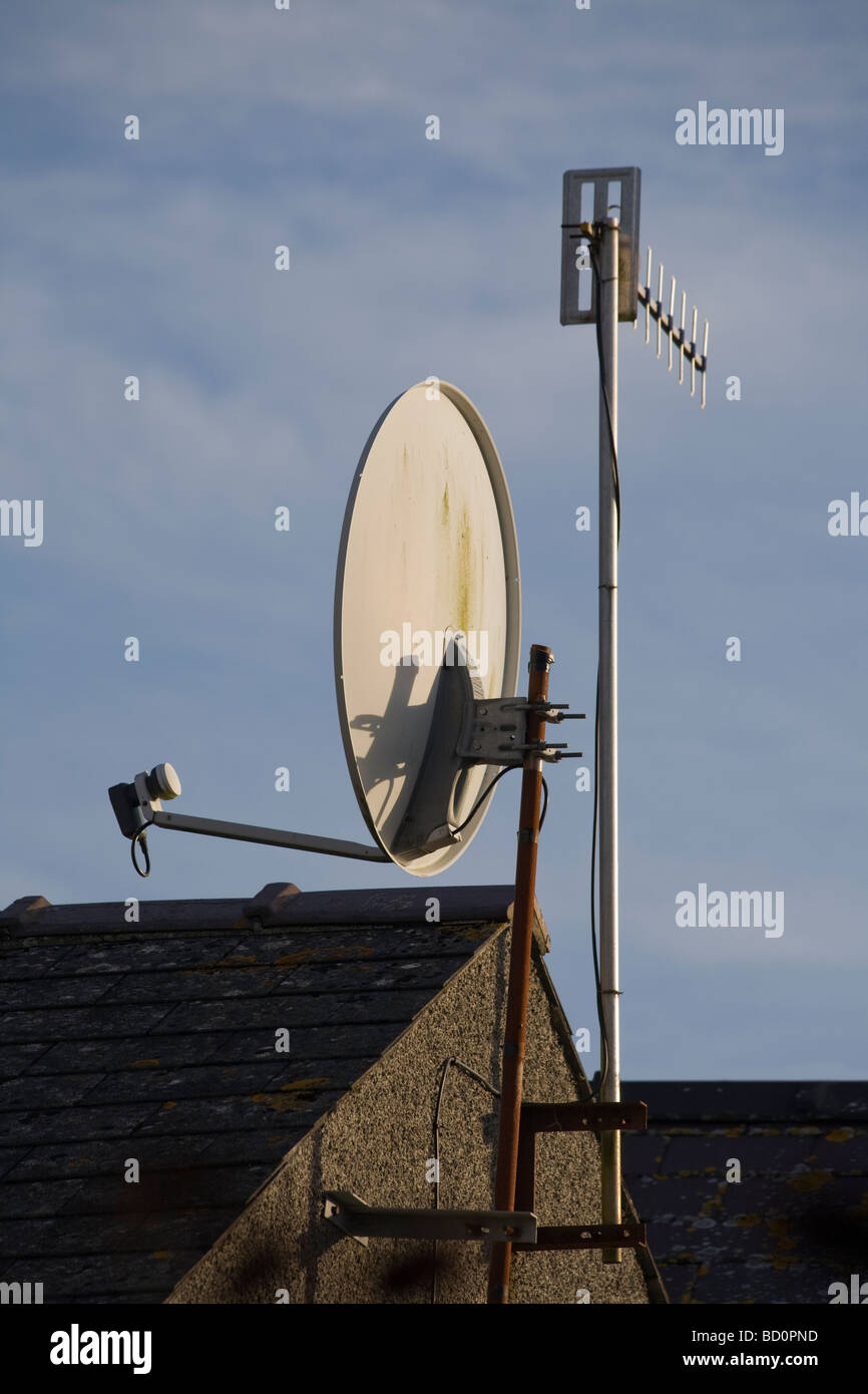 Television aerials on rooftop Stock Photo - Alamy