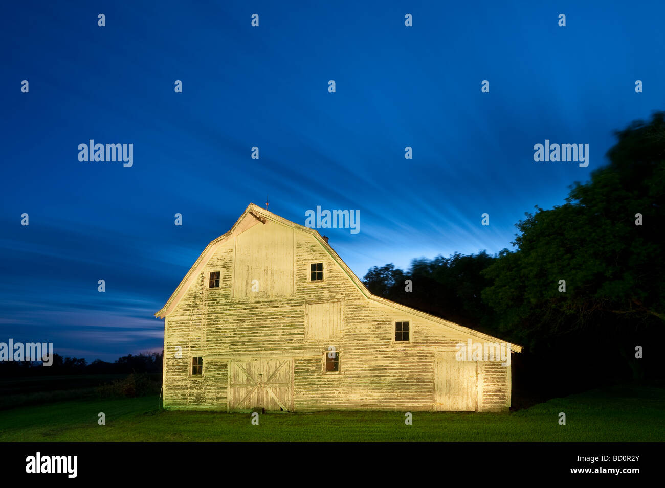 Illuminated barn hi-res stock photography and images - Alamy