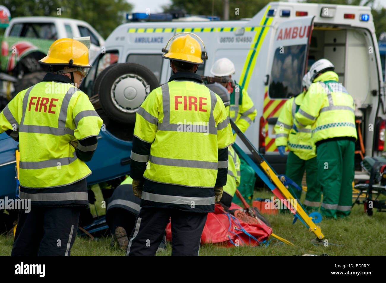 Ambulance crew members hi-res stock photography and images - Alamy