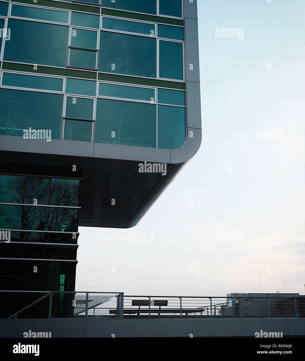 hi rise high rise tower block Stock Photo - Alamy