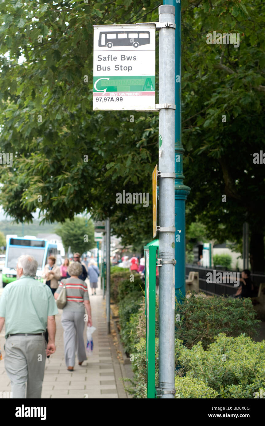 Bus stop in North Wales reads in welsh and english Stock Photo - Alamy