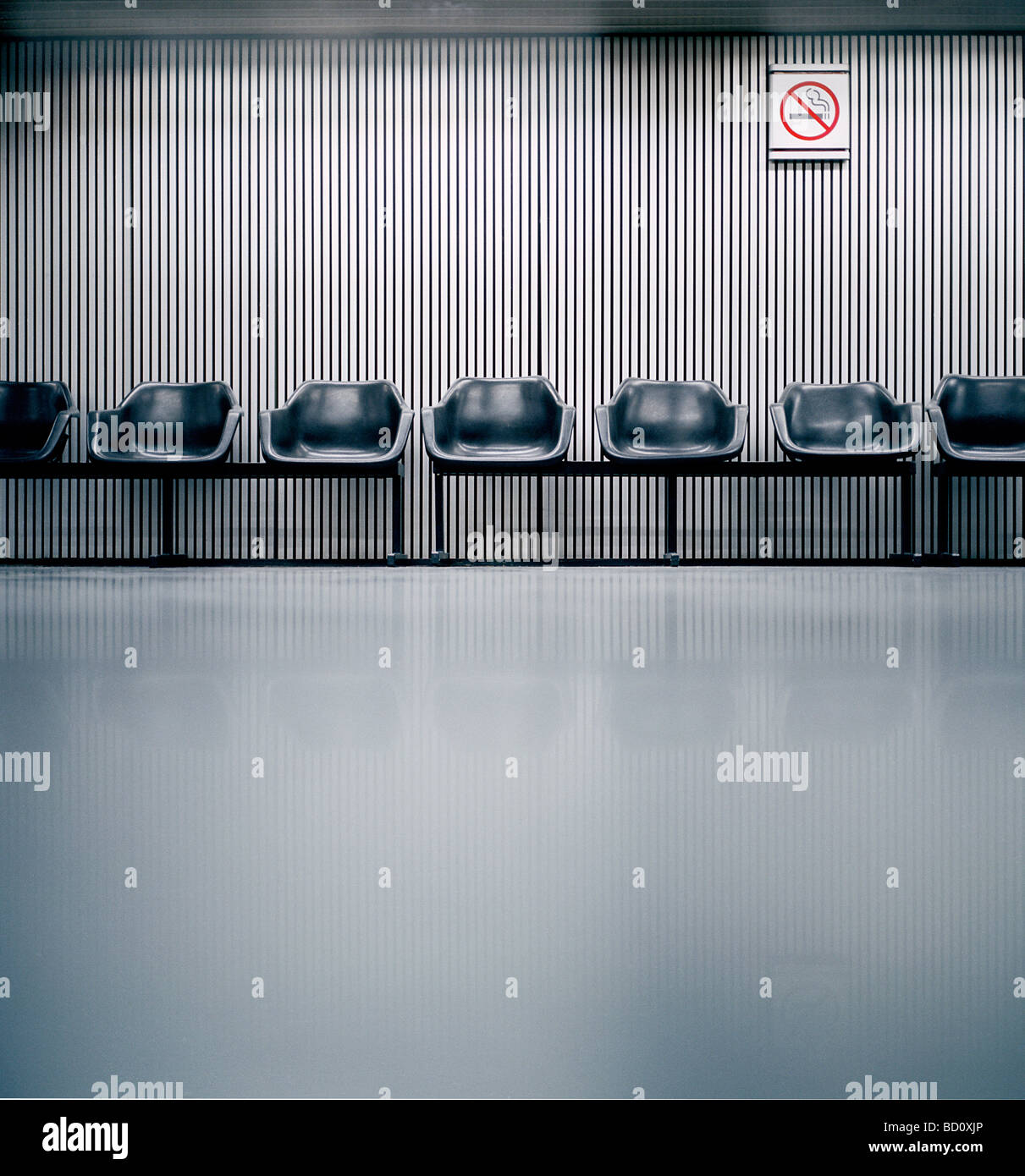 airport seats in waiting area Stock Photo - Alamy