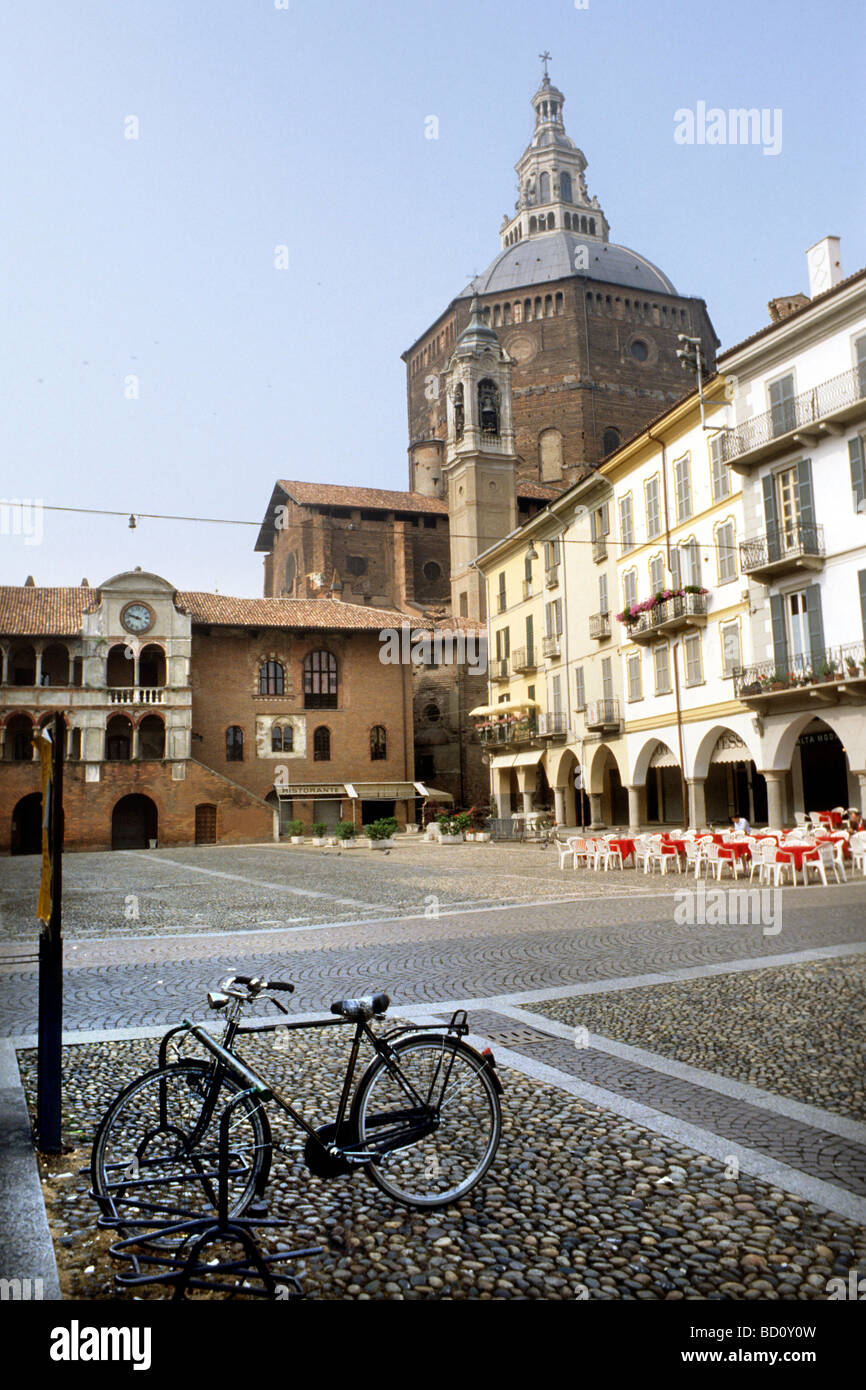 Piazza della vittoria pavia italy hi-res stock photography and images ...