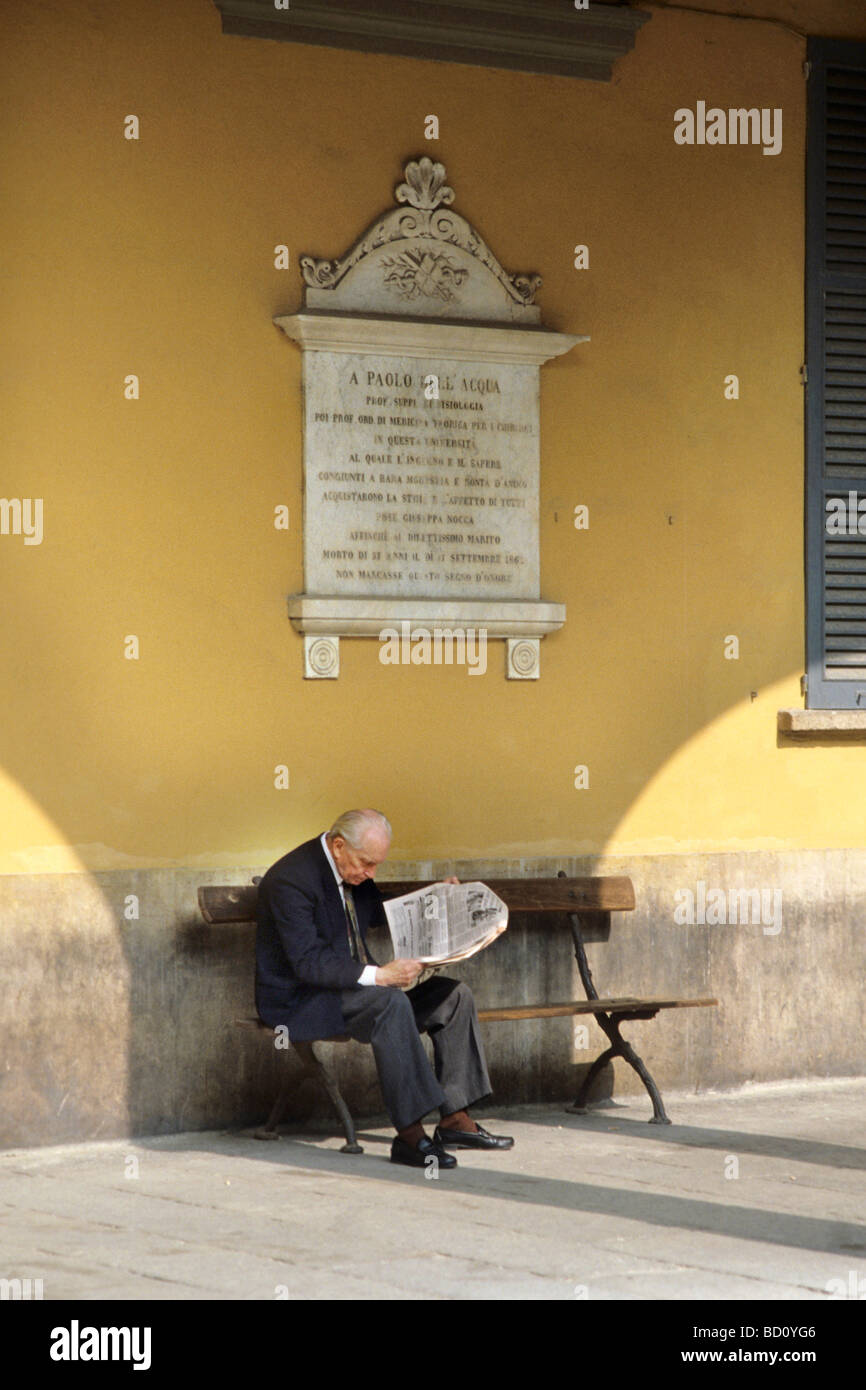 Courtyard university pavia italy hi-res stock photography and images ...