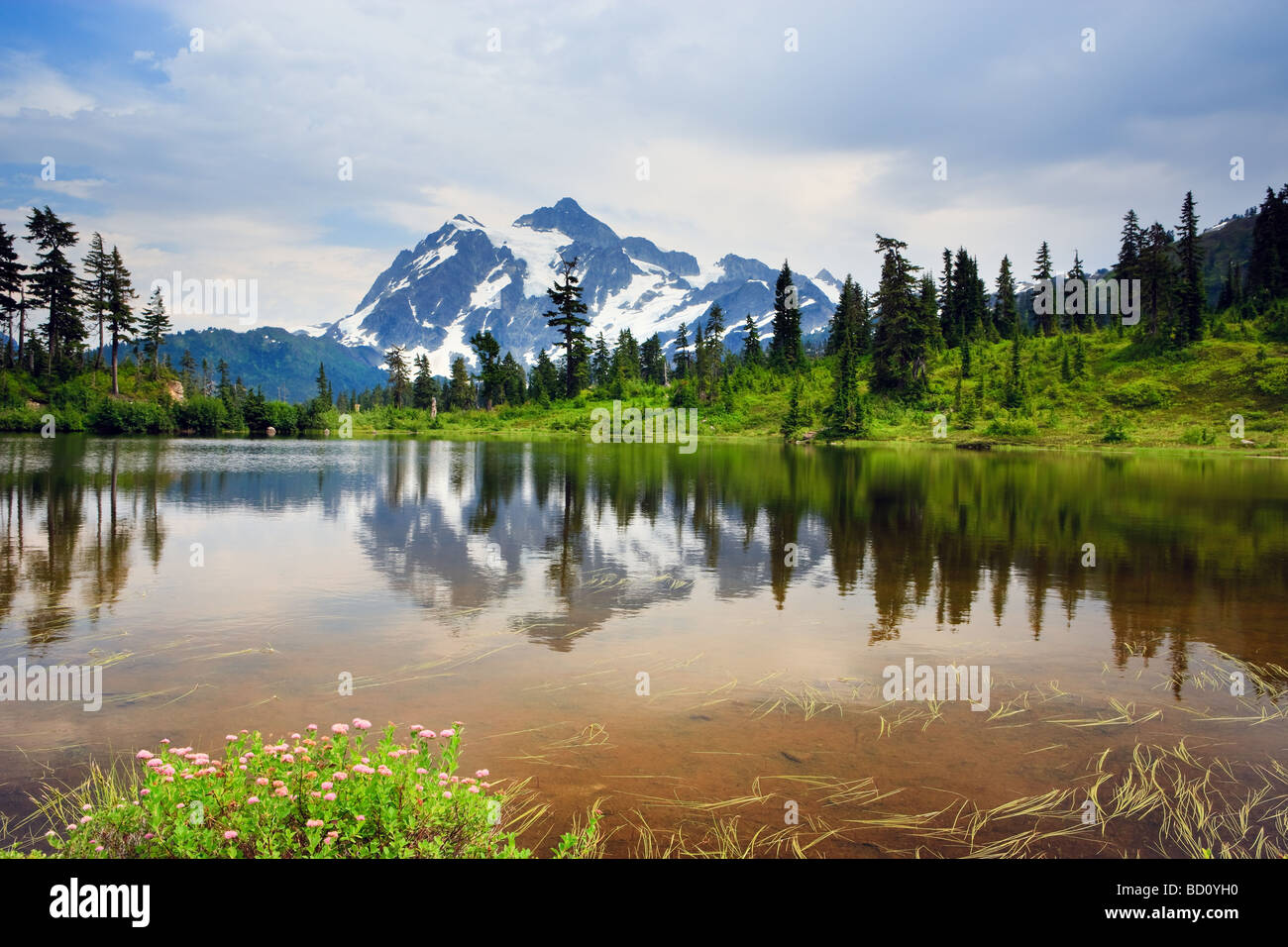 Mount Shuksan in reflection in Picture Lake, Washington State, USA ...