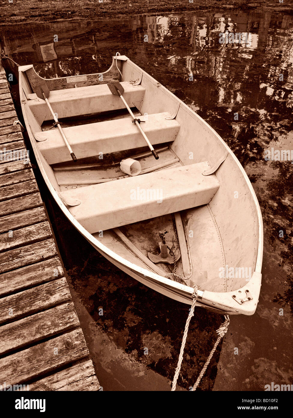 Oars for rowboat hi-res stock photography and images - Alamy
