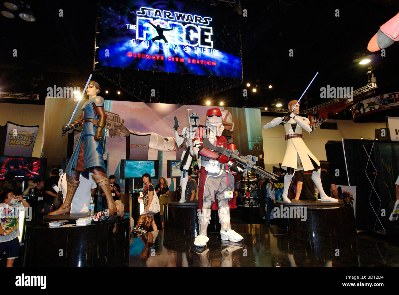 Crowds attending hi-res stock photography and images - Alamy