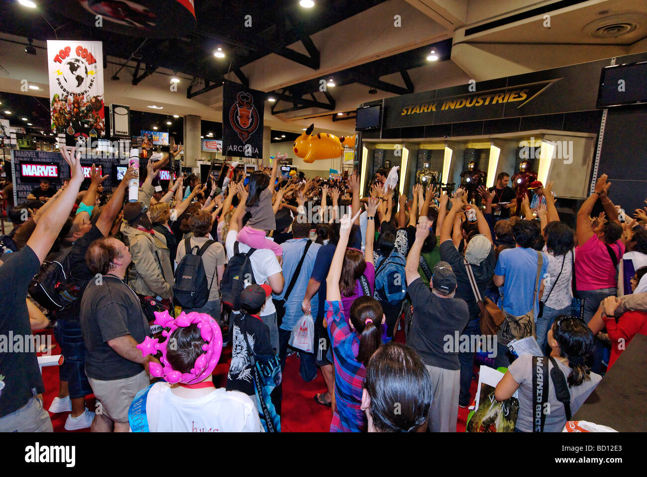 Comic con crowd costume hi-res stock photography and images - Alamy