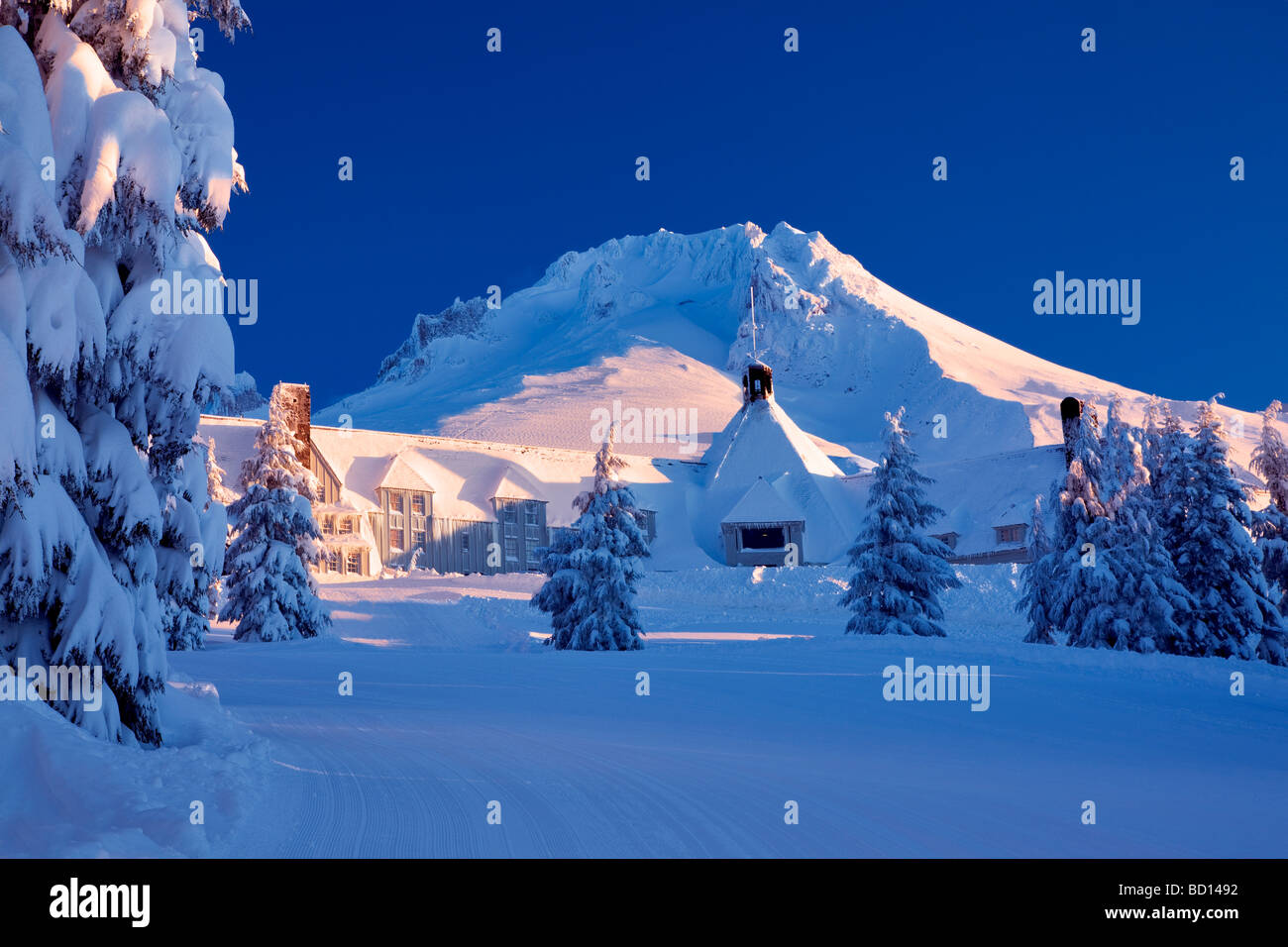 Timberline lodge hood oregon hi-res stock photography and images - Alamy