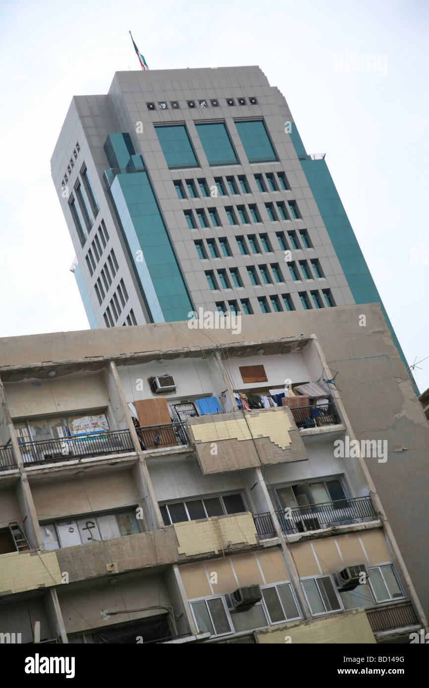 Juxtaposition of old and new building architecture Stock Photo - Alamy