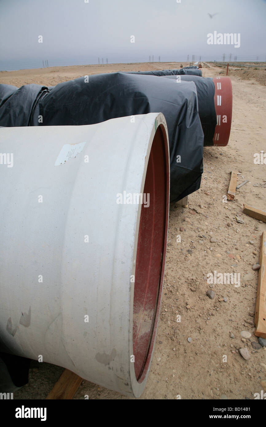 Petrochemical oil and gas pipes Kuwait Desert Stock Photo - Alamy