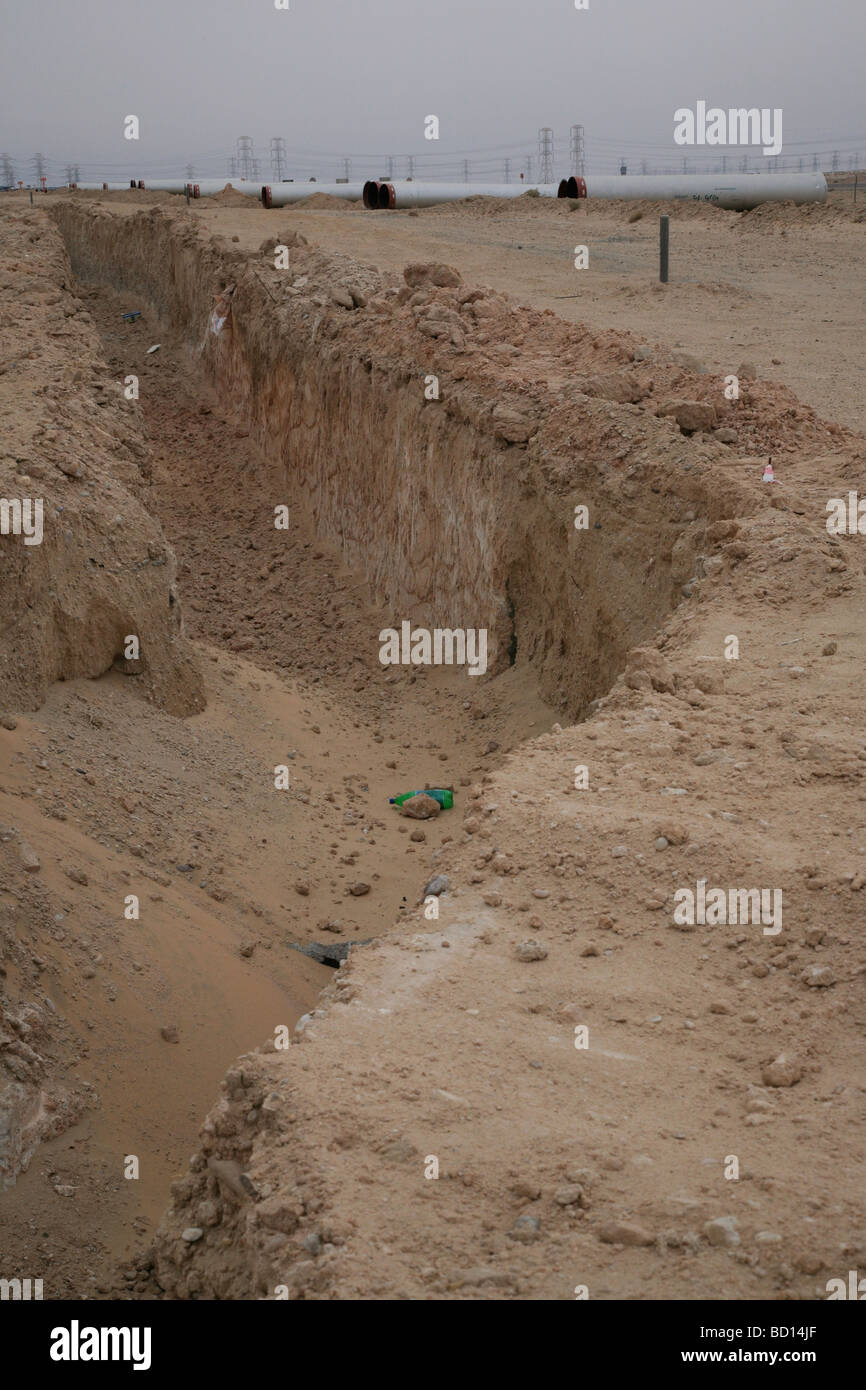 petrochemical oil pipes middle east desert kuwait Stock Photo - Alamy