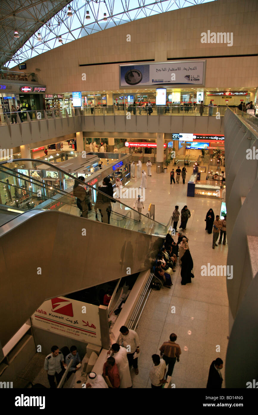 Kuwait Airport Interior Passenger Concourse Stock Photo - Alamy