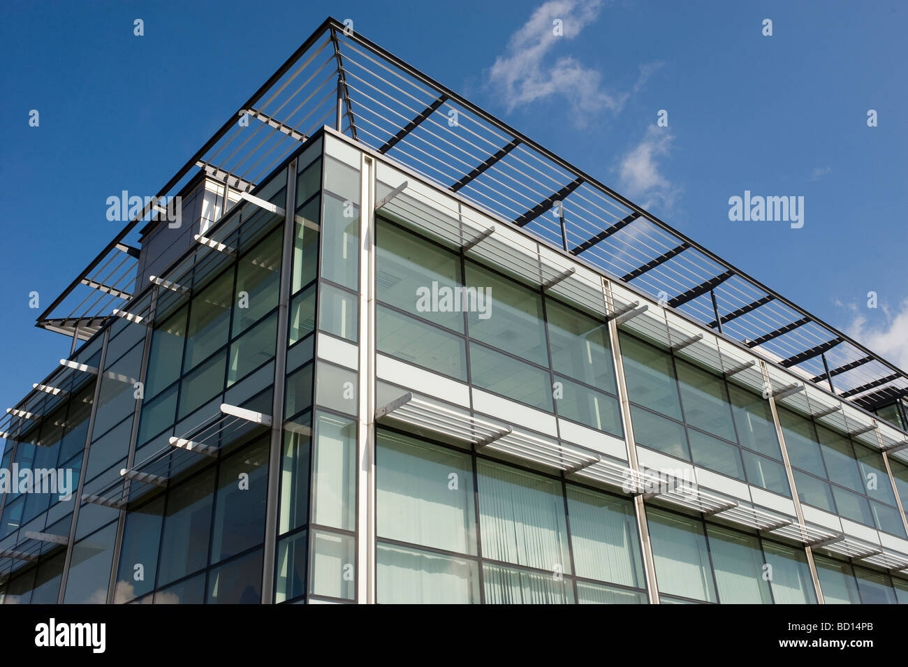 Office building humber quays hull hi-res stock photography and images ...
