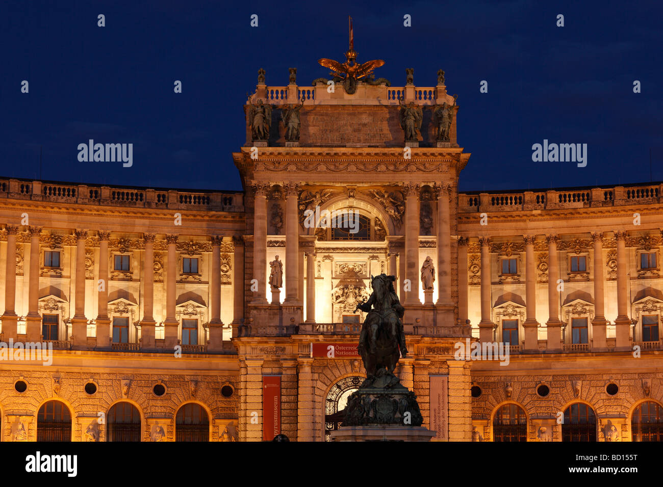 Vienna statues hofburg palace hi-res stock photography and images - Alamy