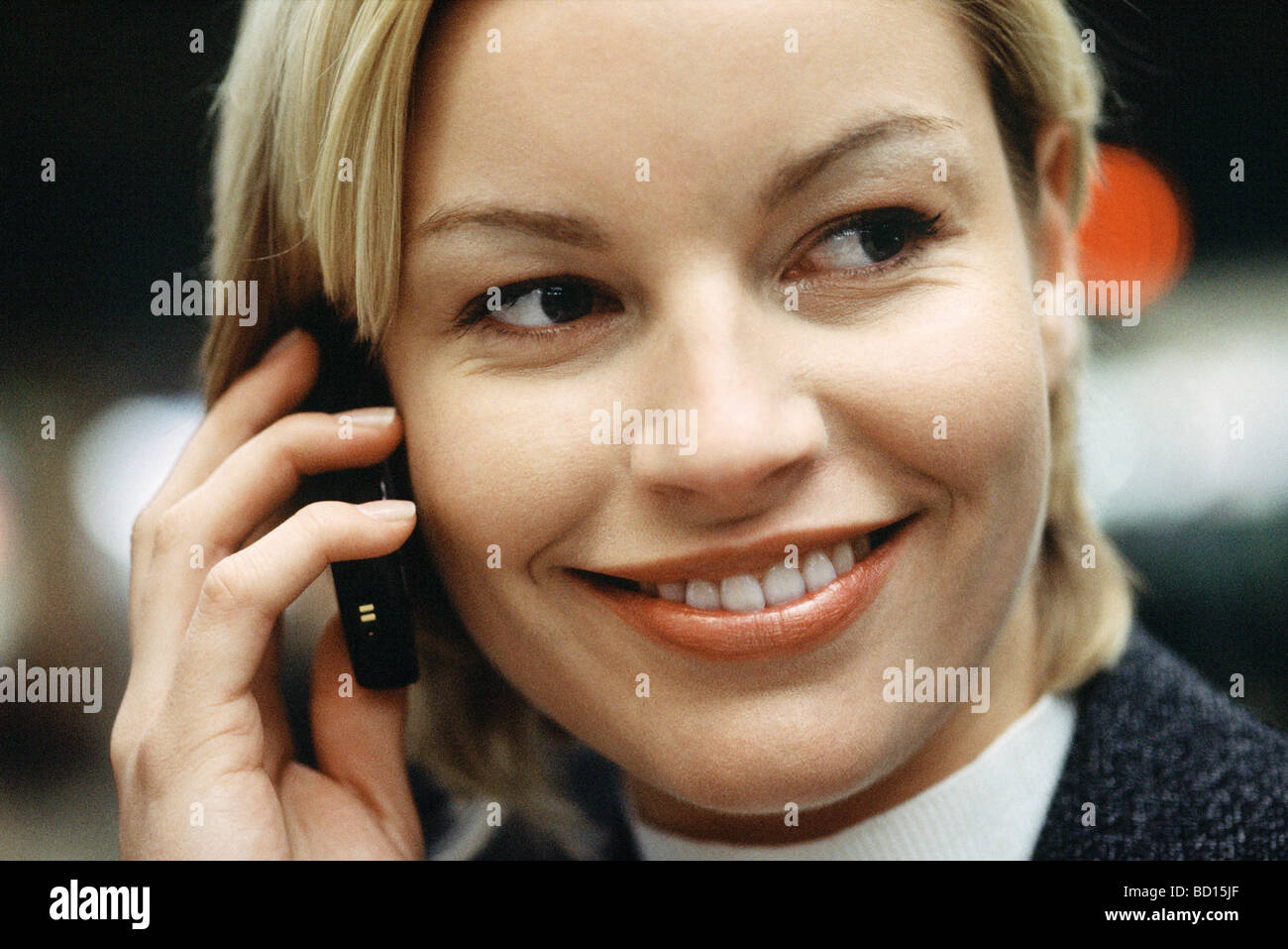 Woman turning sideways hi-res stock photography and images - Alamy
