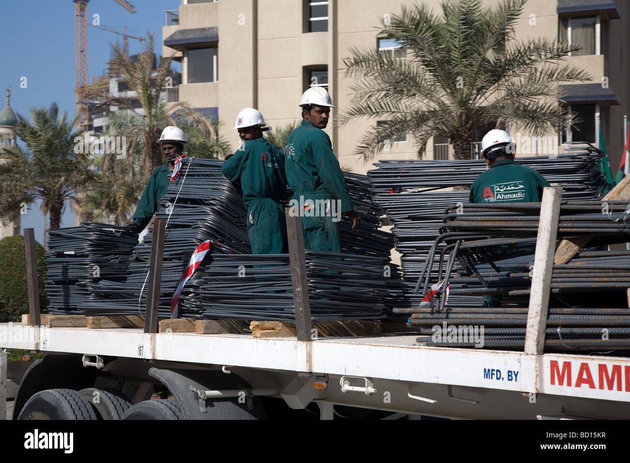 Construction workers iron and steel rebar Kuwait Stock Photo - Alamy