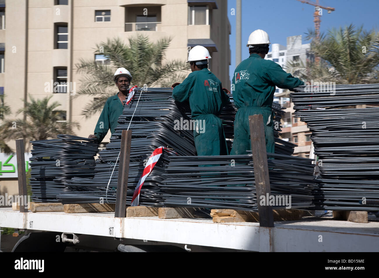 Construction workers iron and steel rebar Kuwait Stock Photo - Alamy