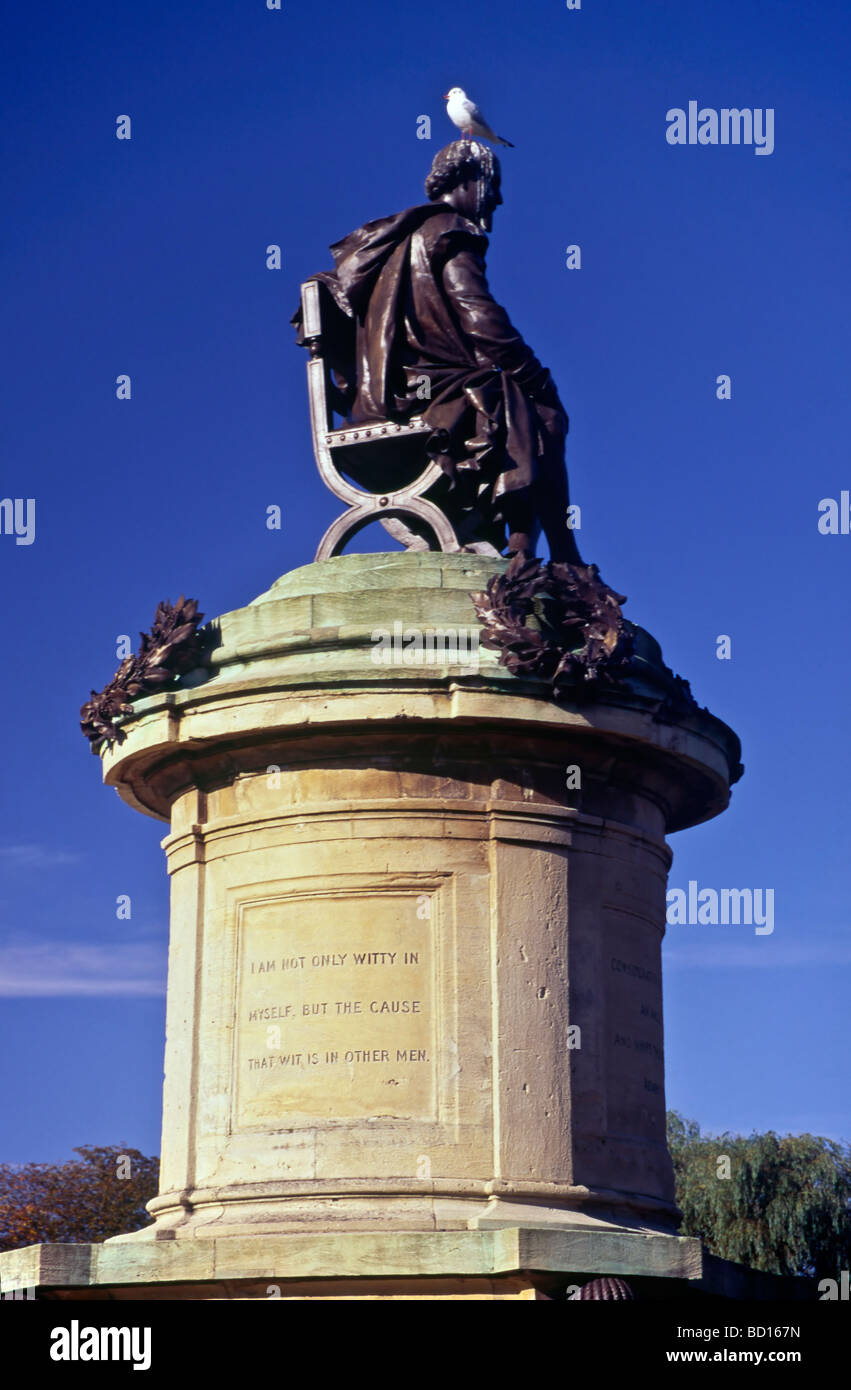William shakespeare monument hi-res stock photography and images - Alamy