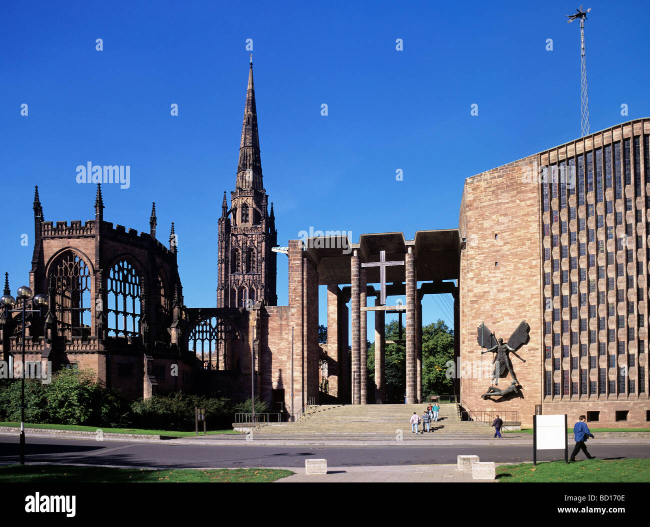 Coventry Cathedral - Ancient and Modern Stock Photo - Alamy