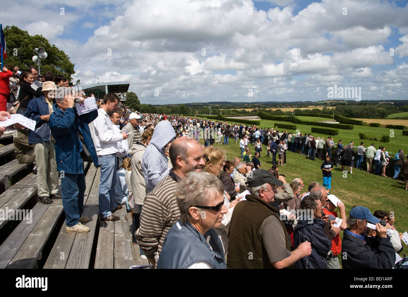 Crowd scene hi-res stock photography and images - Alamy