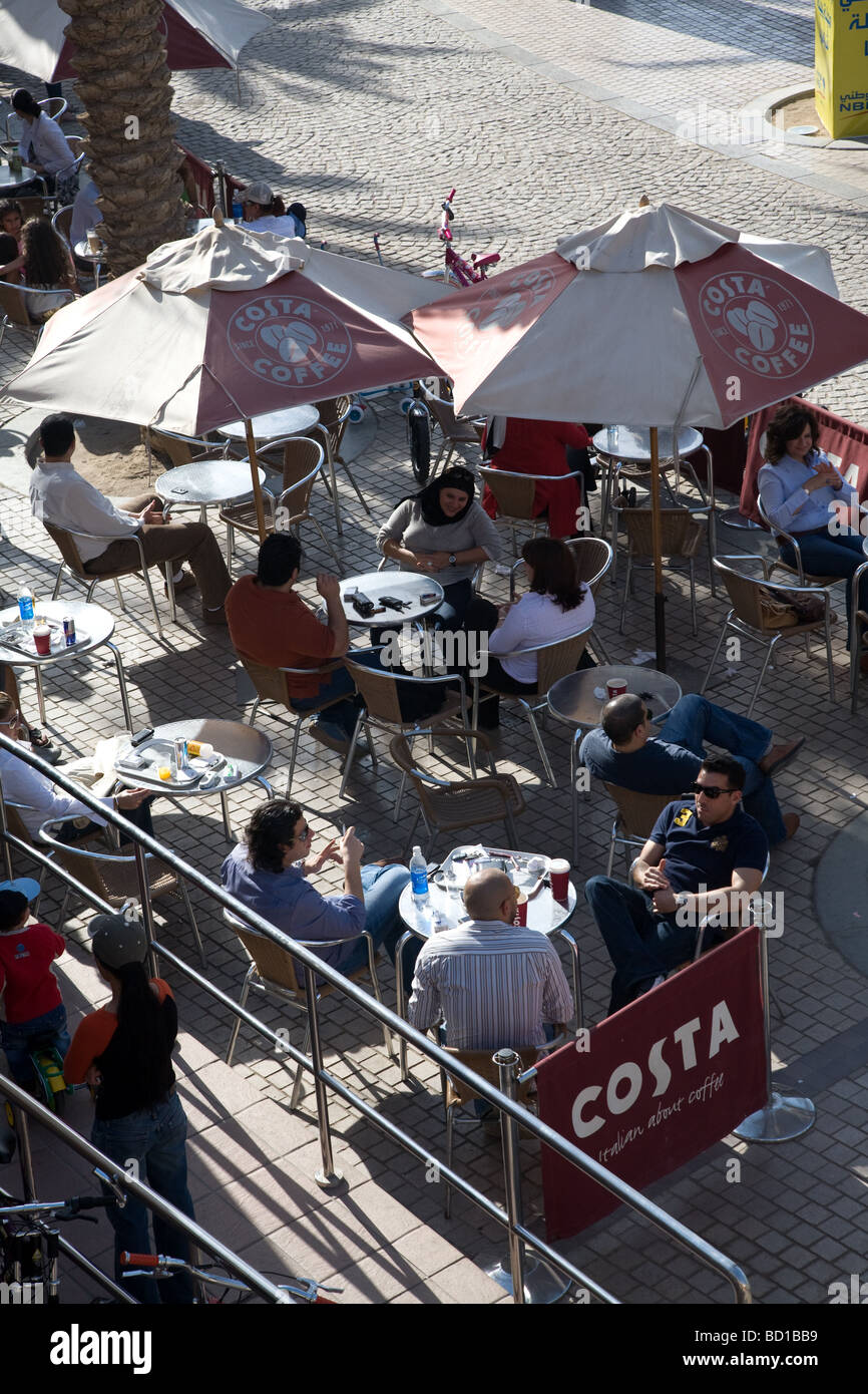 Kuwait City Mall Exterior Cafe Culture Stock Photo - Alamy