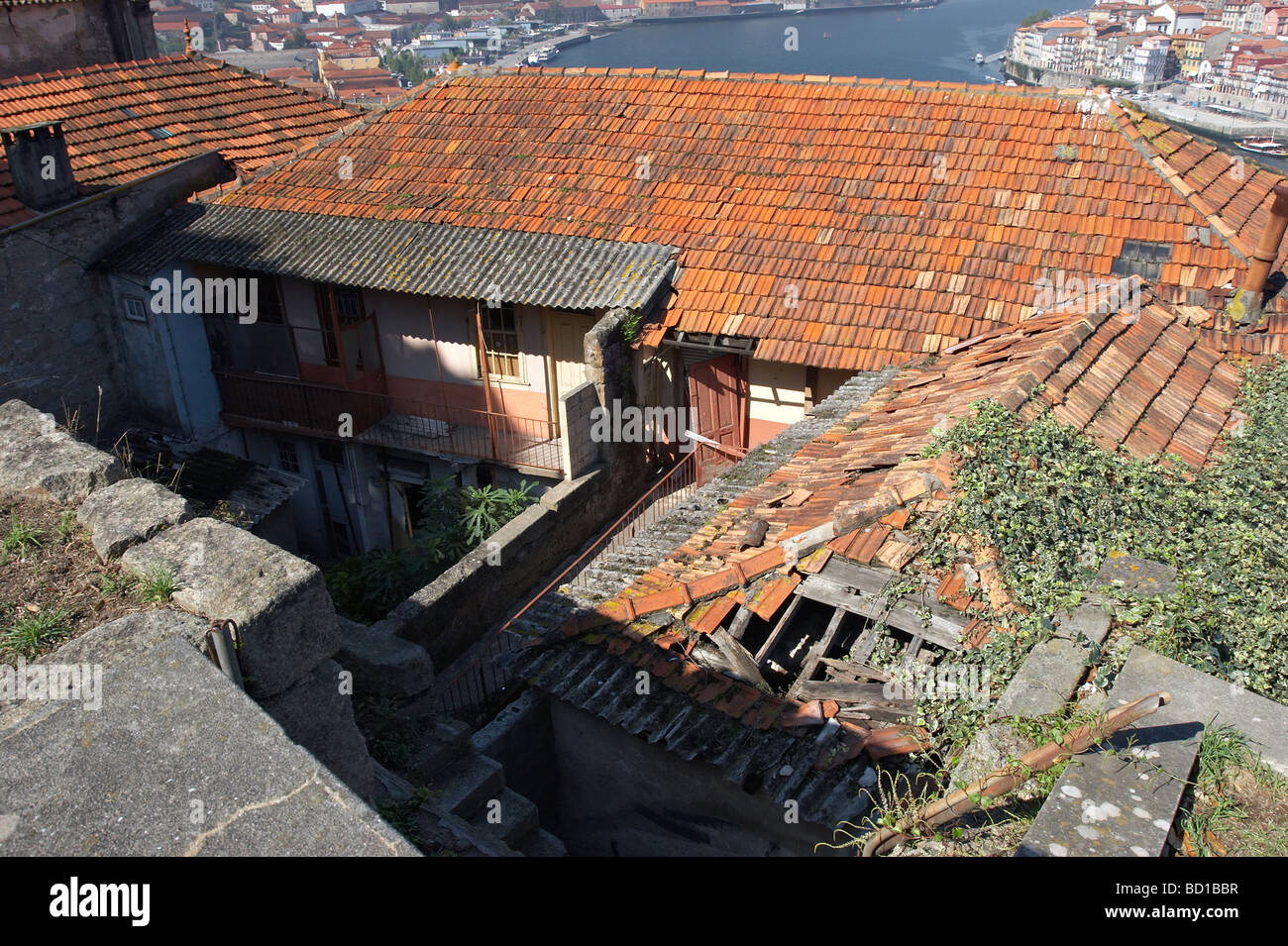 Broken balconies hi-res stock photography and images - Alamy