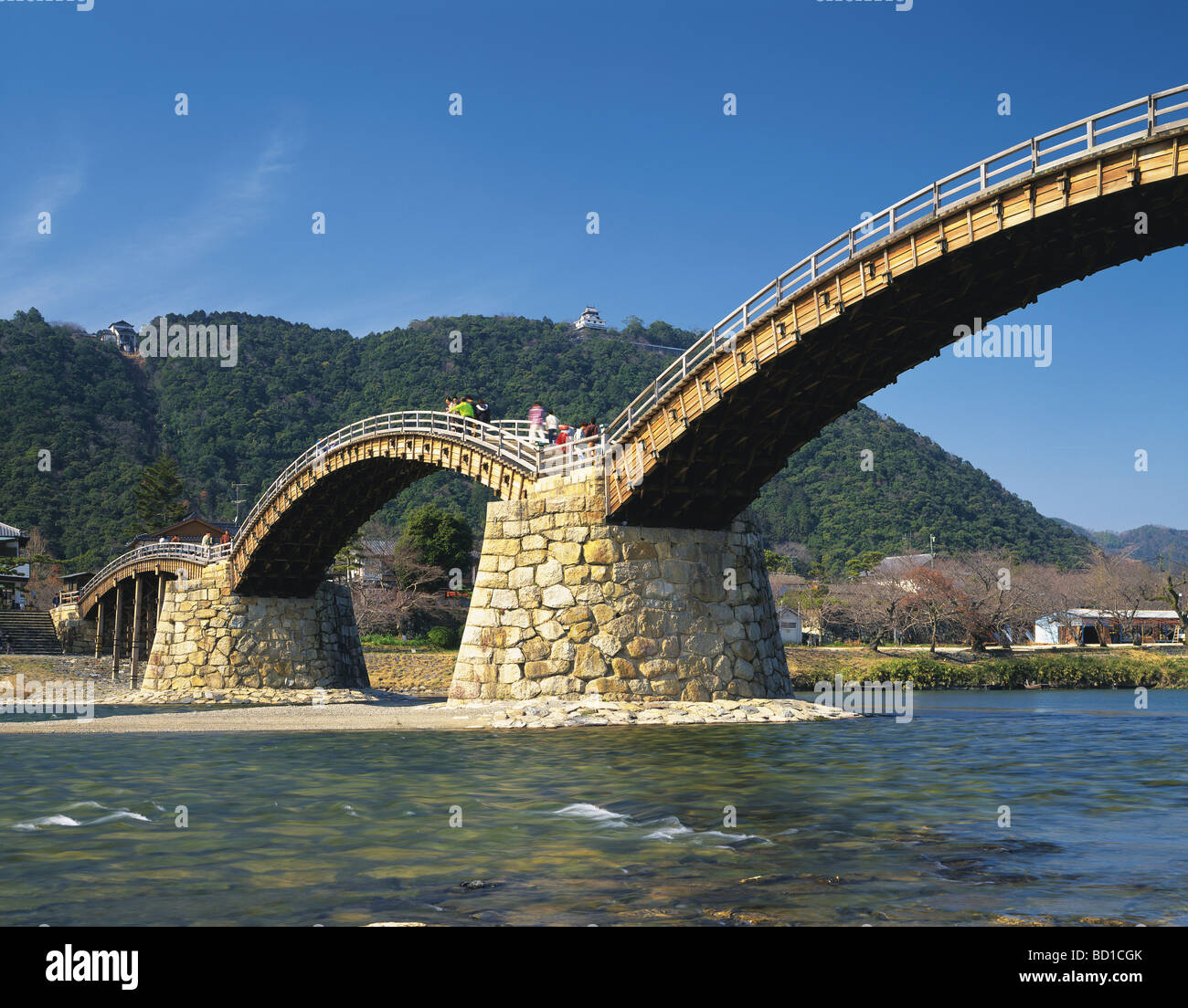 Kintai bridge and Iwakuni castle Stock Photo - Alamy