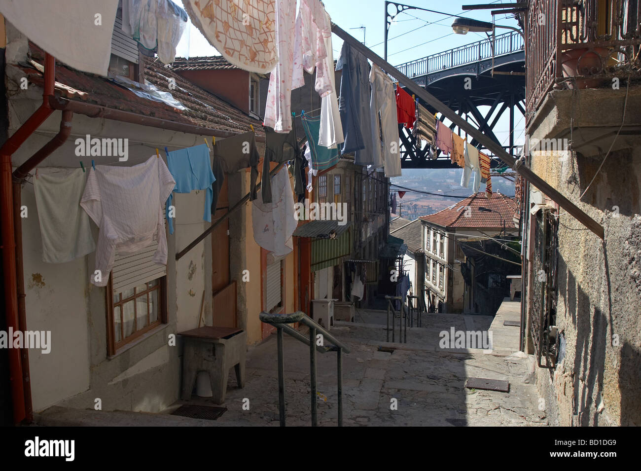 Poor buildings porto hi-res stock photography and images - Alamy